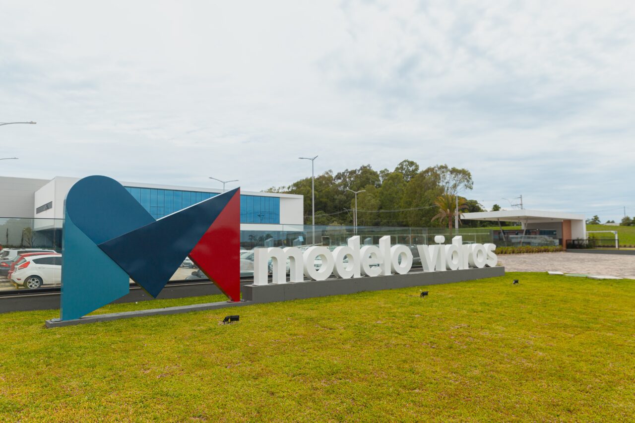 Nova sede da Modelo Vidros, que será inaugurada nesta sexta-feira | 06/12 , tem capacidade ...